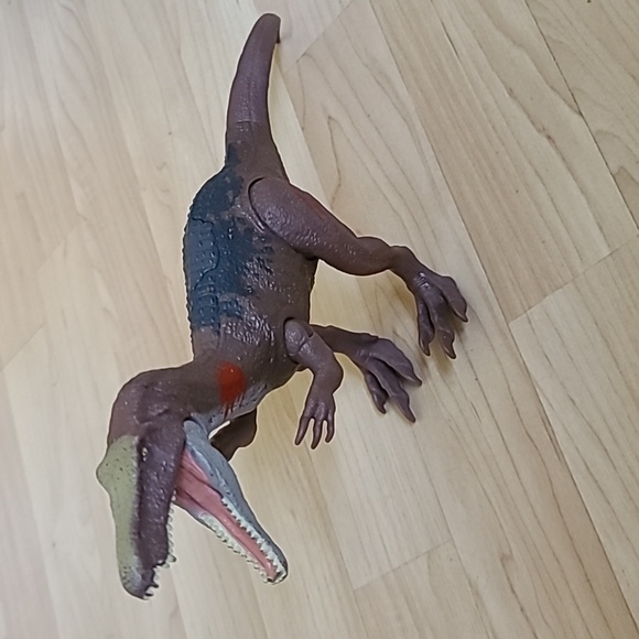 Jurassic World | Toys | Jurassic World Battle Damage Ultimate Baryonyx Breakout 3 | Poshmark